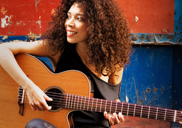 Flavia Coelho with Cheikh Lô